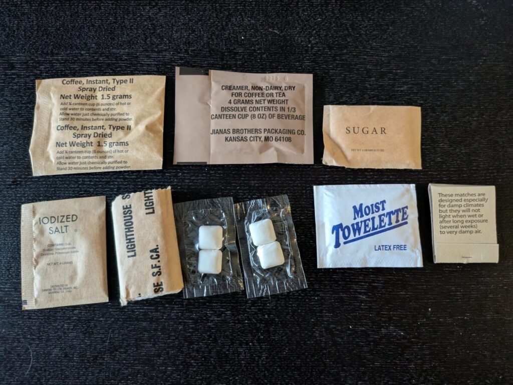 【写真のみ】2019年製米軍MREメニューNo.17「Pork Sausage Patty, Maple Flavored」 - MRE.JP